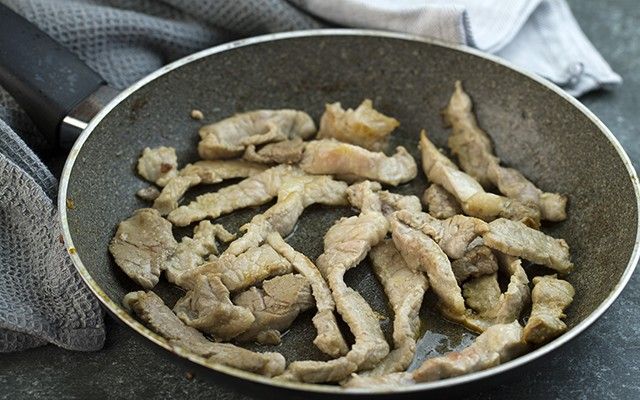 Straccetti di maiale ai peperoni: secondo piatto veloce Ricetta- Agrodolce