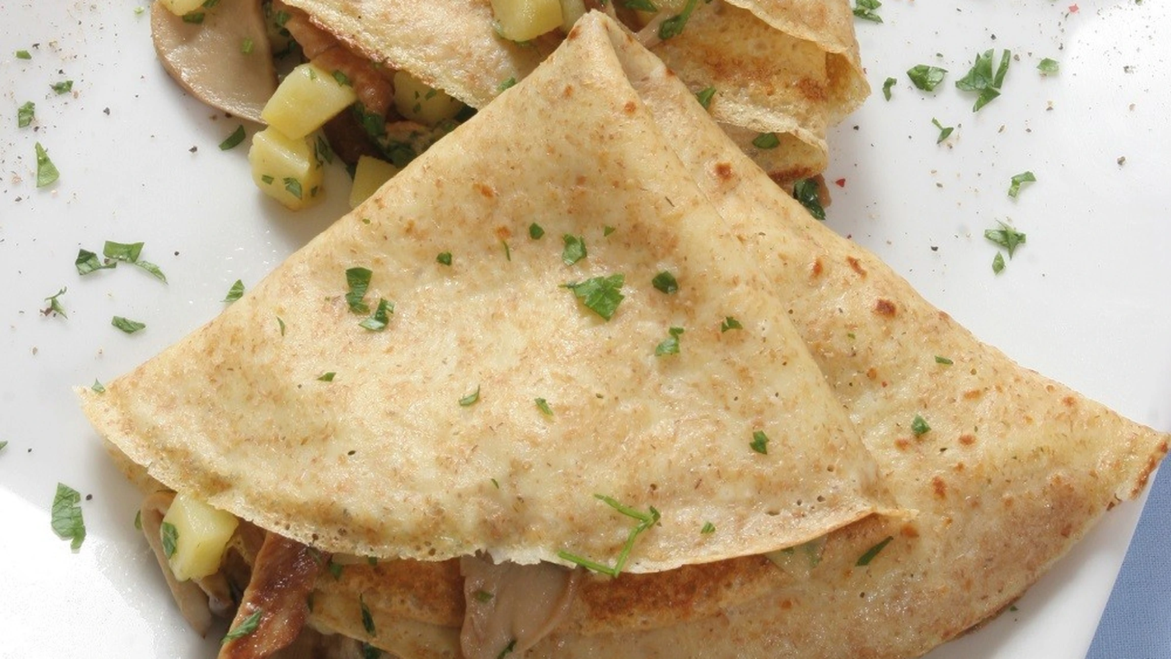Ricetta Crespelle integrali con funghi trifolati e patate | Agrodolce
