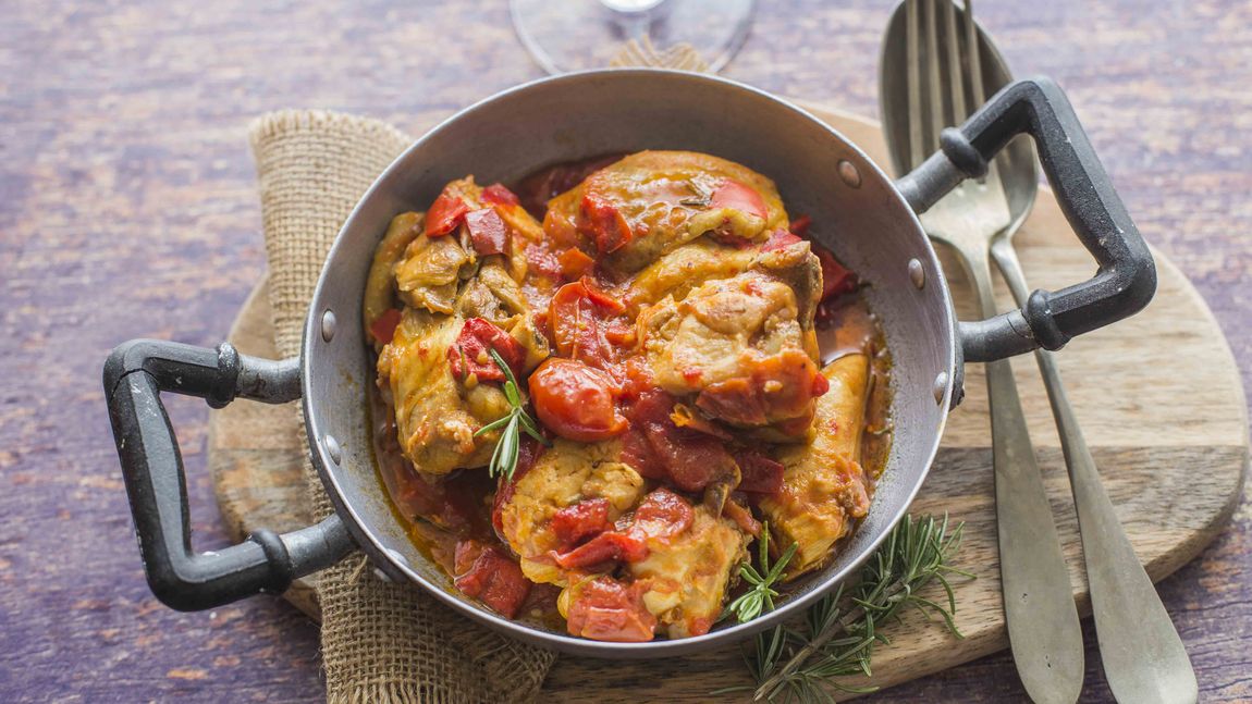 Pollo al sugo: secondo piatto rustico Ricetta- Agrodolce
