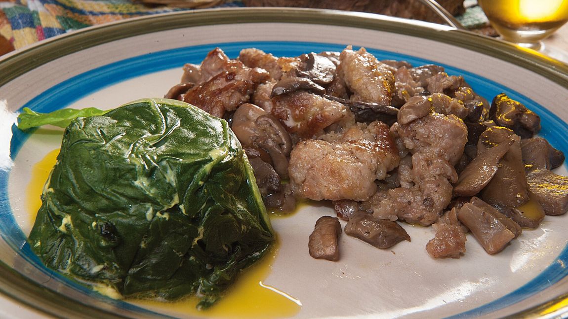 Straccetti di manzo ai funghi con tortino di bietole - Agrodolce