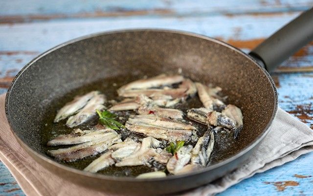 Ricetta Spaghetti alle acciughe: primo di pesce economiche - Agrodolce
