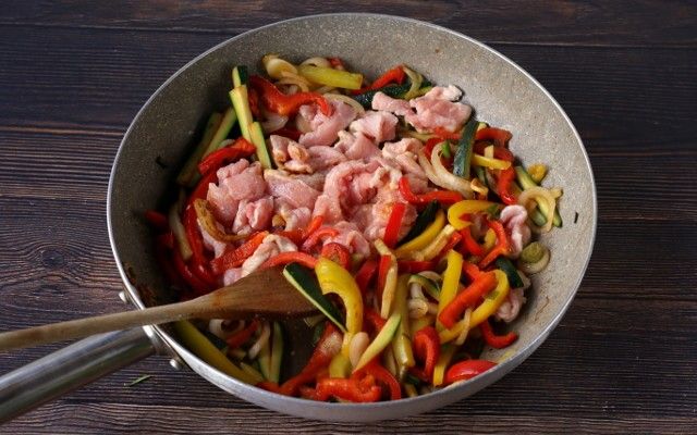 Straccetti di maiale con verdure: un secondo salva cena Ricetta- Agrodolce
