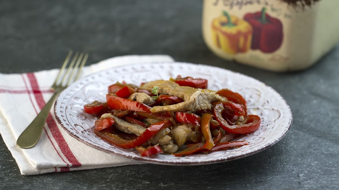 Straccetti di maiale ai peperoni: secondo piatto veloce Ricetta- Agrodolce