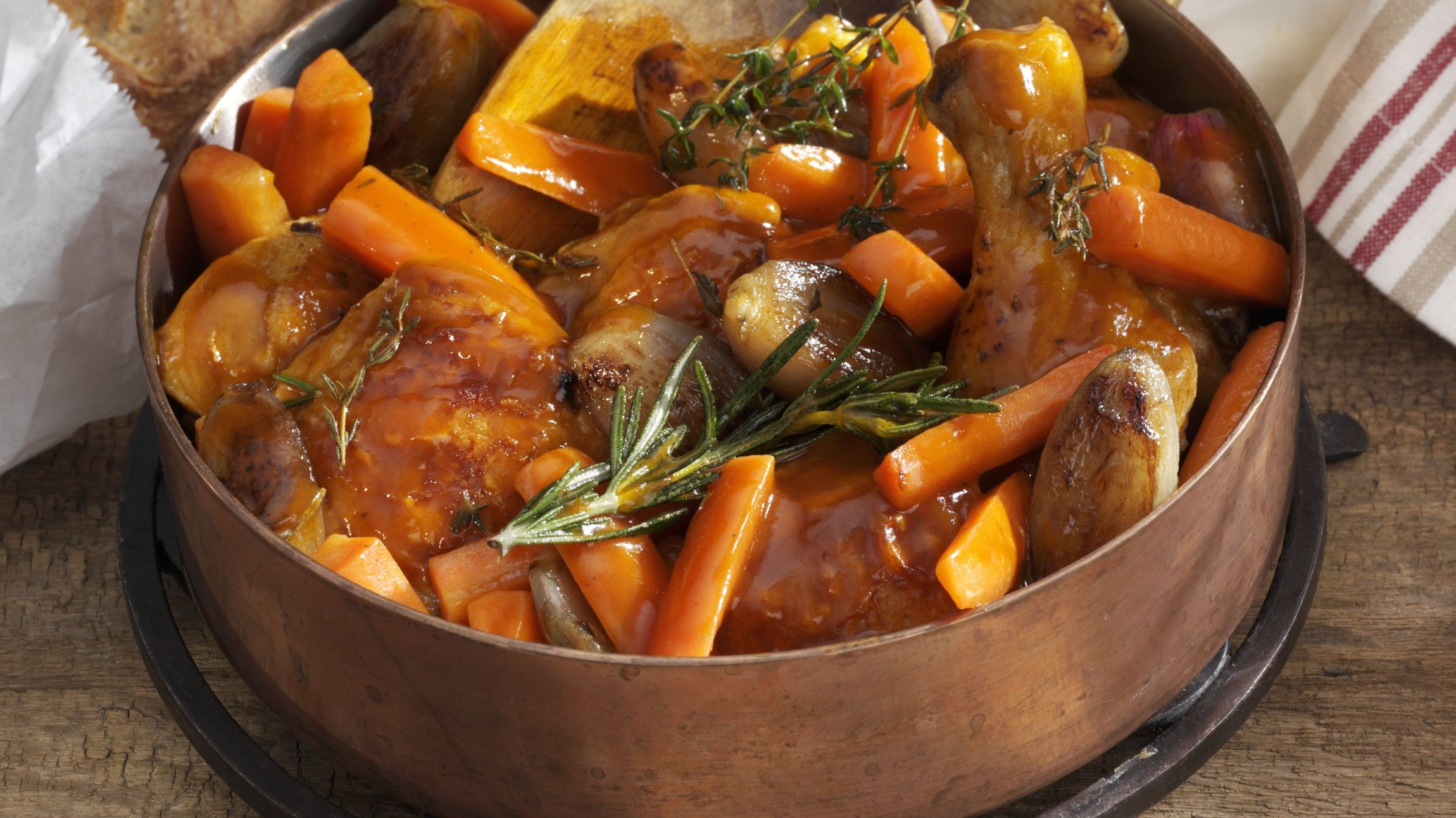 Pollo in umido con patate: ricetta gustosa | Agrodolce