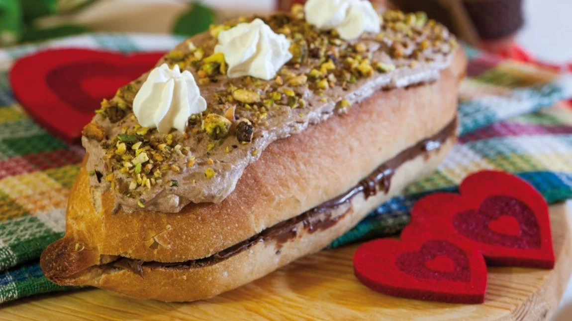 Panino con nutella, panna montata e pistacchi Ricetta- Agrodolce