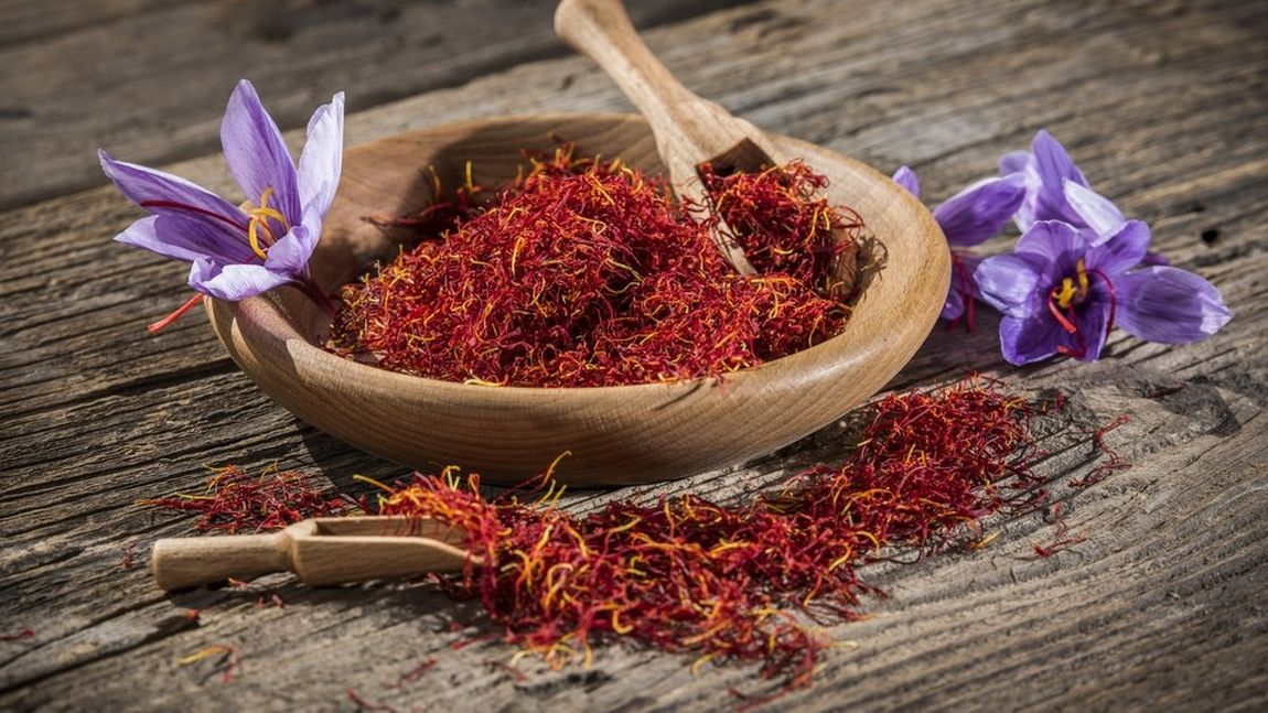 Zafferano: proprietà, varietà e usi in cucina - Agrodolce