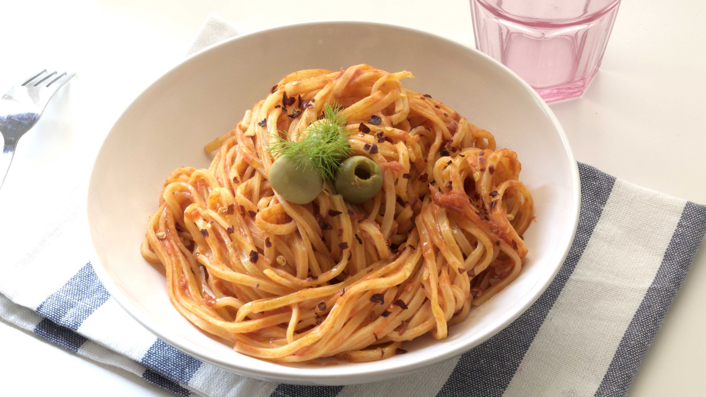 Ricetta Tagliolini al peperoncino con tonno e olive | Agrodolce