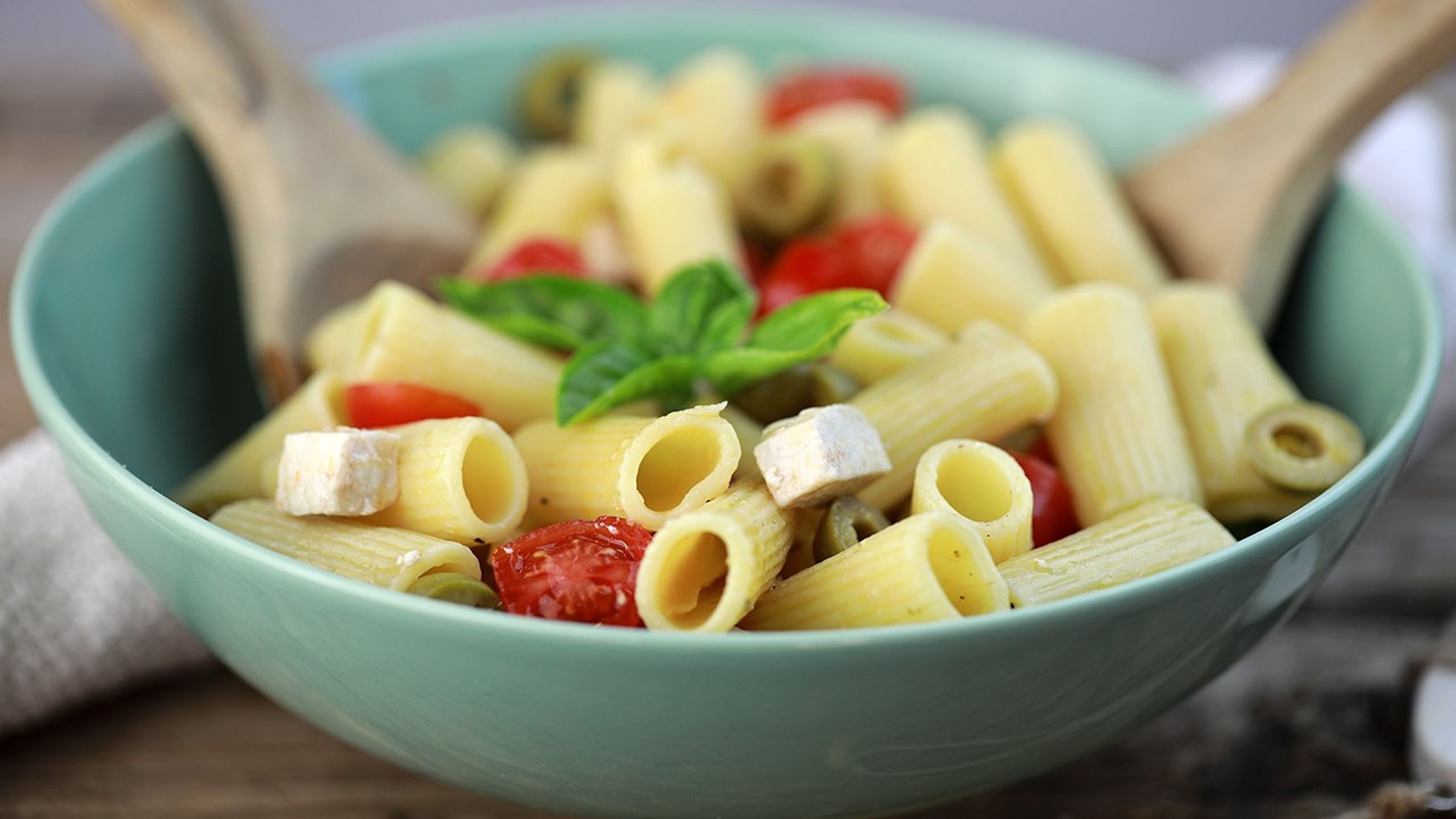 Pasta fredda con pesce spada, pomodorini e olive Ricetta- Agrodolce